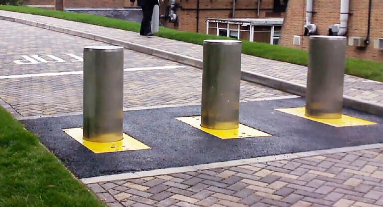 An Ultimate Guide for Hydraulic Bollard System | Aotons